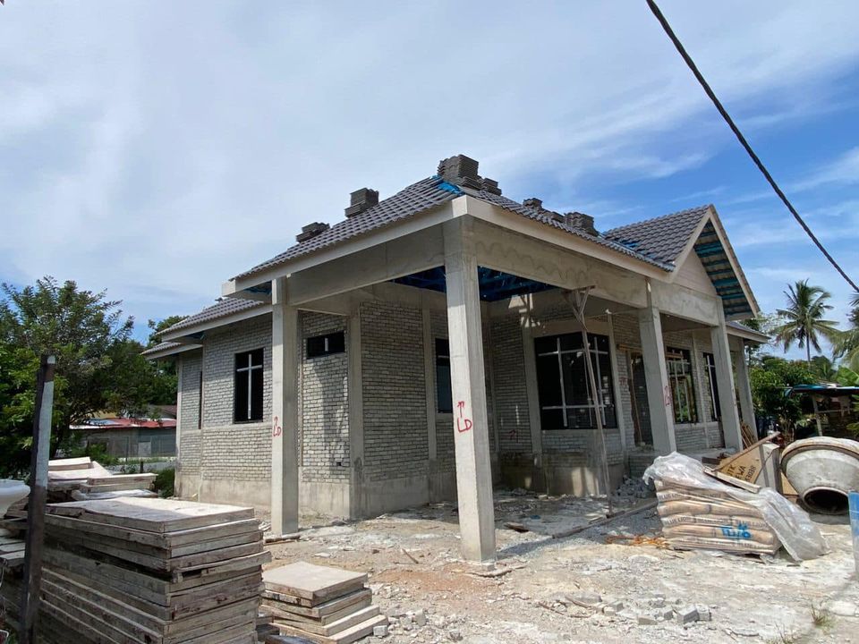 🏗️ Proses Pemasangan Atap Rumah Puan Nurul Ain Kini Bermula! 📍 – Blog ...